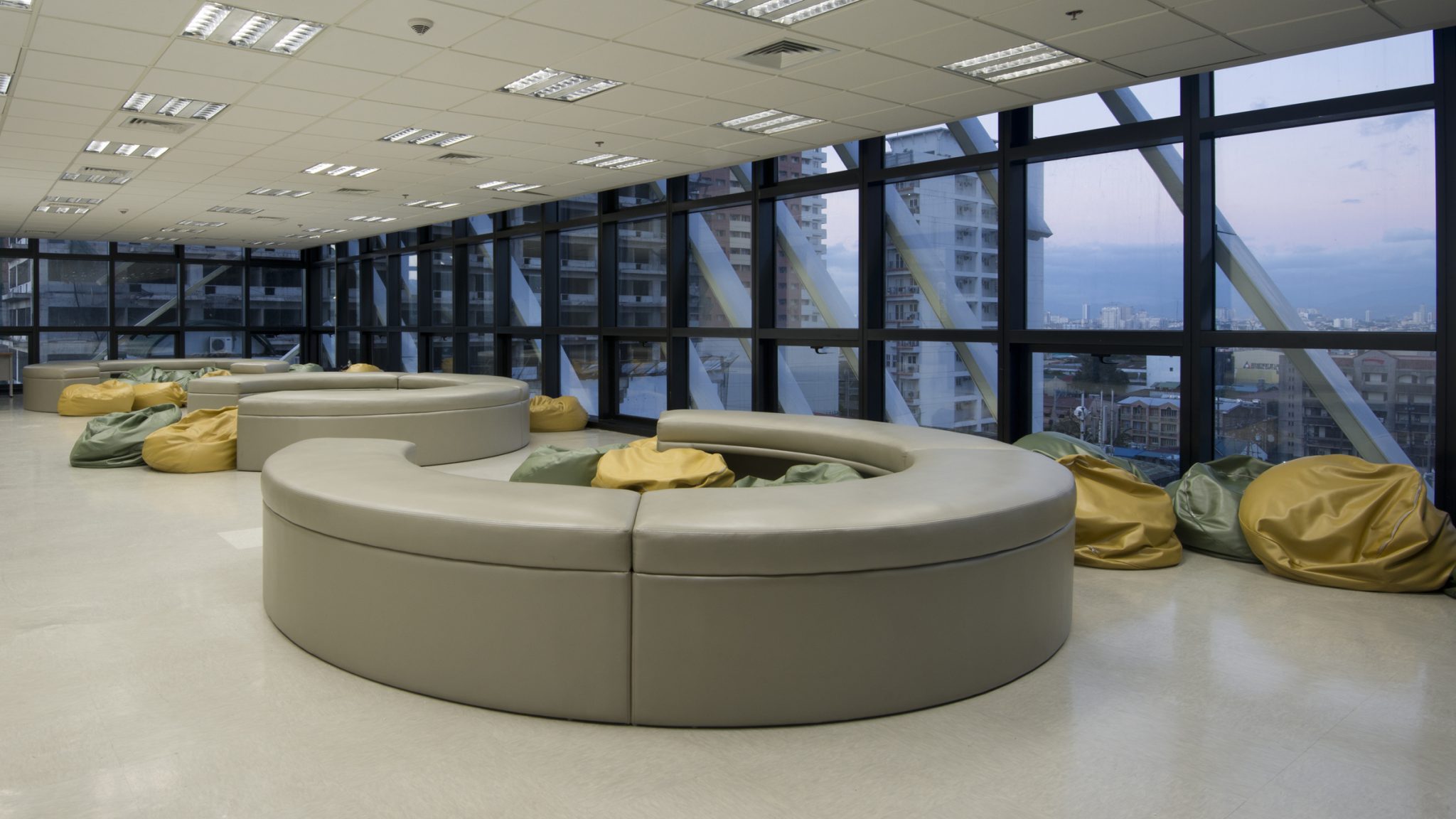 5.dlsu 5f student lounge, feb13